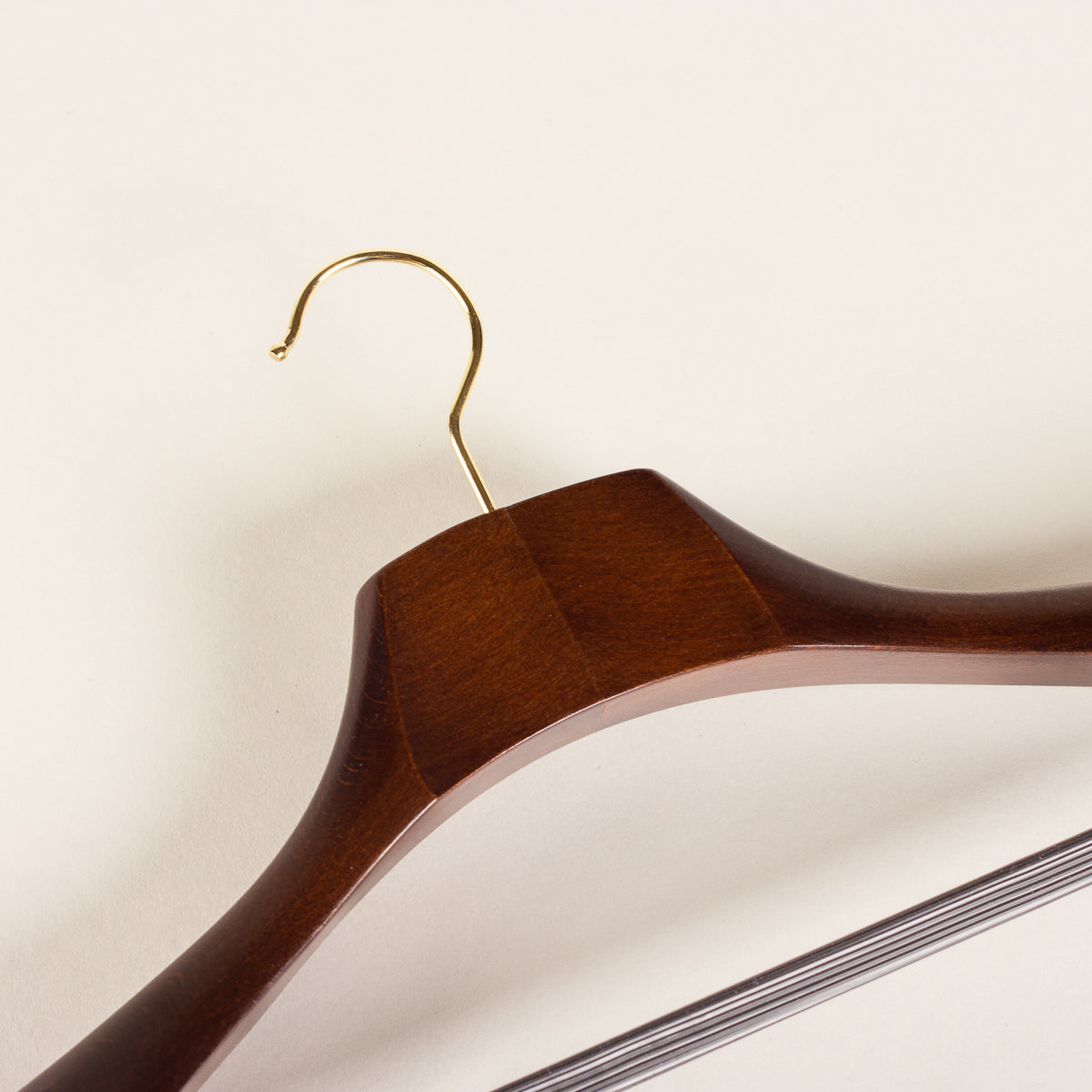 Houten kledinghanger voor pak deluxe - notenhout met broeklat ...